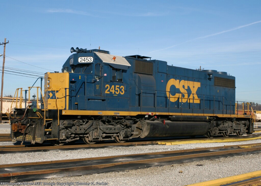 CSX 2453 SD38-2
